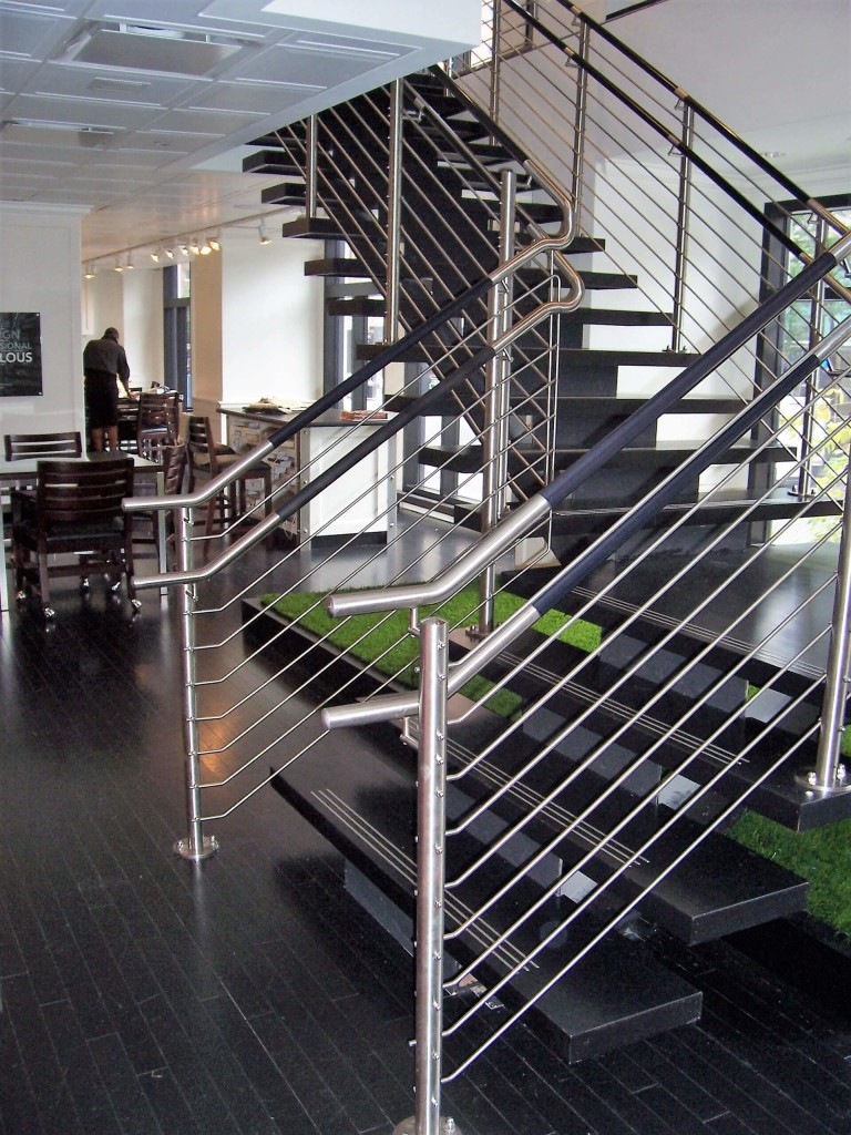 CIRCUM™ Round Photo Gallery | HDI Railing Systems