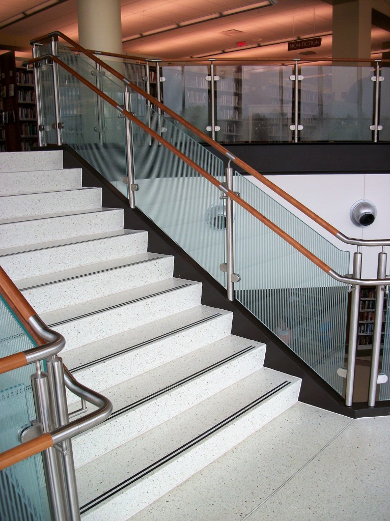 CIRCUM™ Round Photo Gallery | HDI Railing Systems
