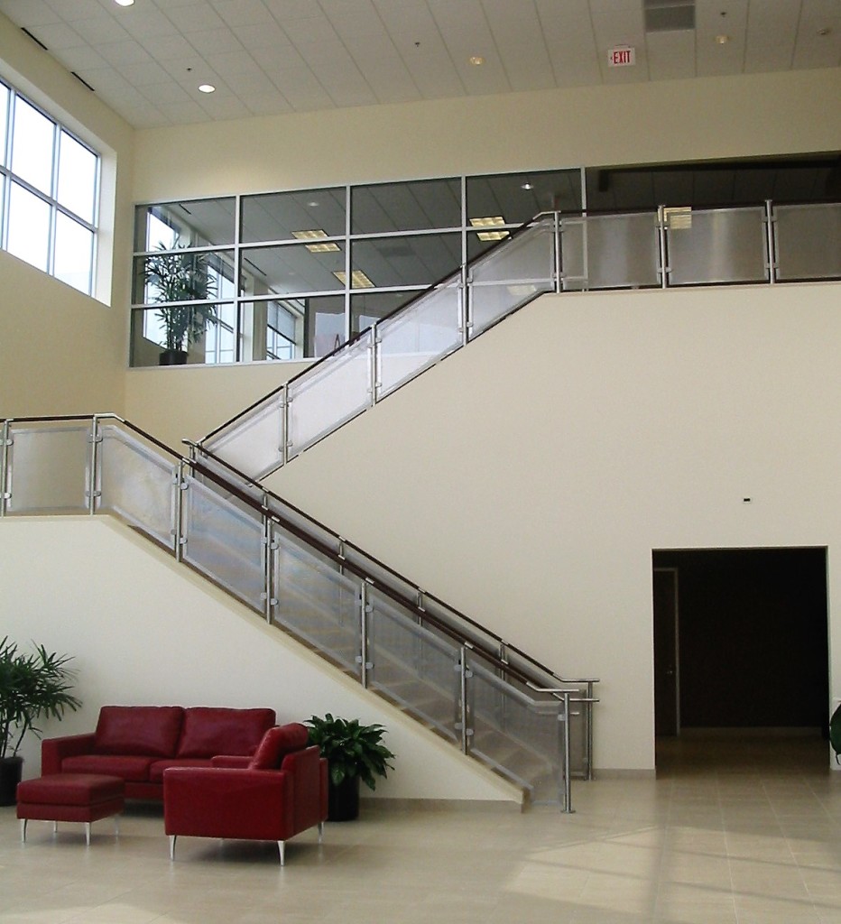 CIRCUM™ Round Photo Gallery | HDI Railing Systems