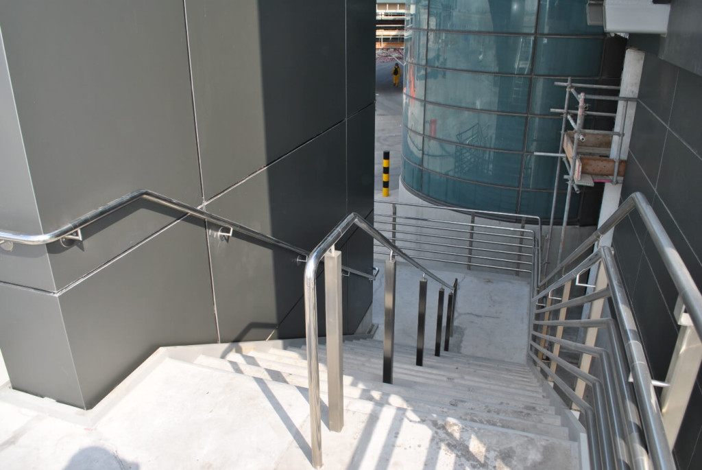 CIRCUM™ Square Photo Gallery | HDI Railing Systems