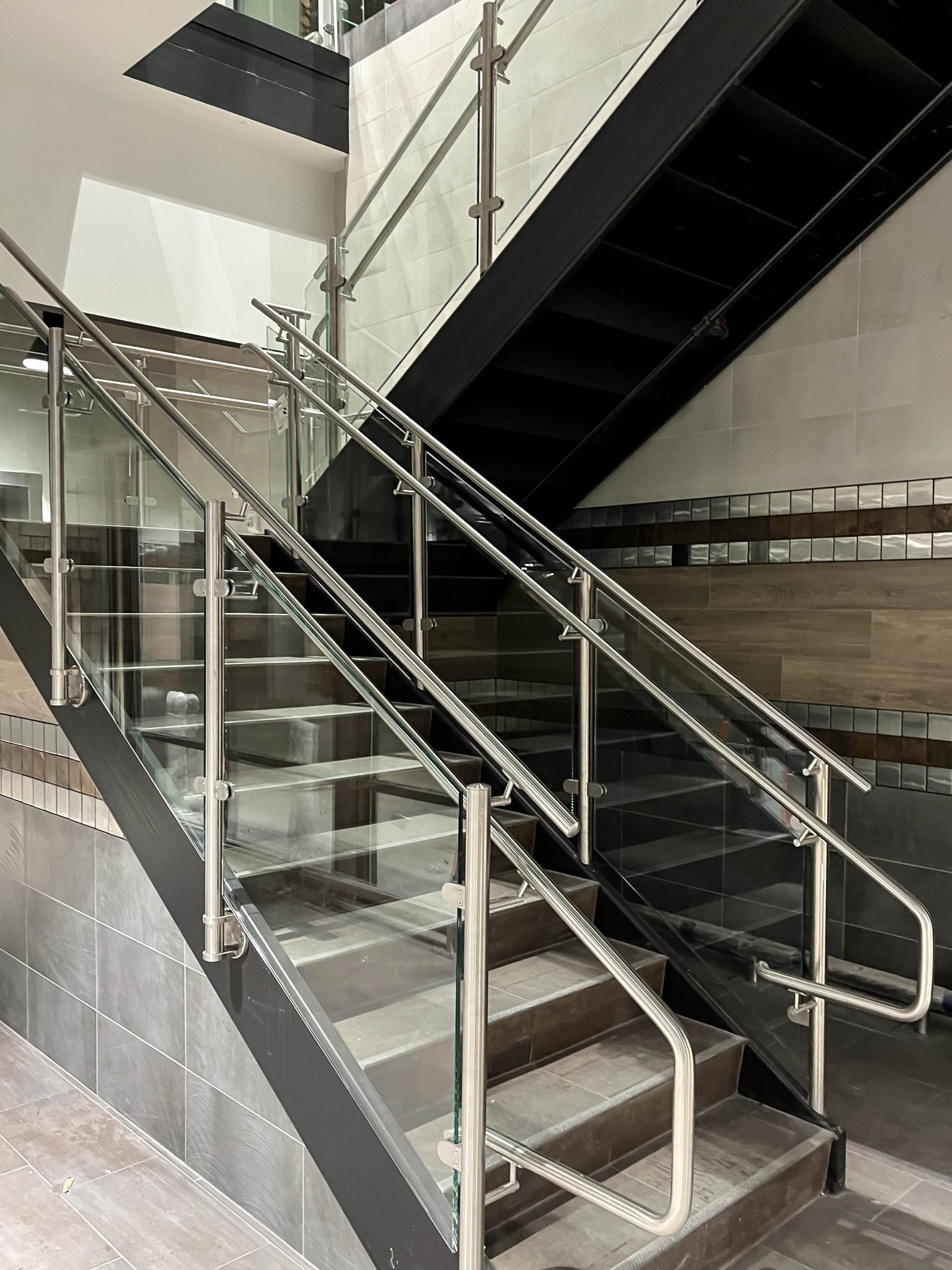 Southern Supermarket Chain Shines with HDI Railings | HDI Railing Systems